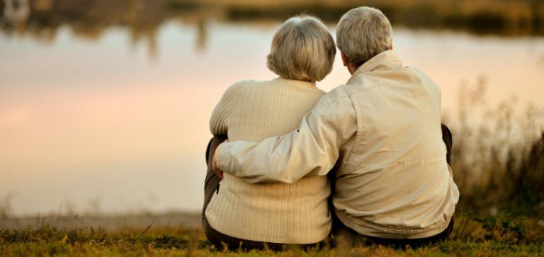 6 Keajaiban yang Kamu Dapatkan dari Berpelukan - uprint.id