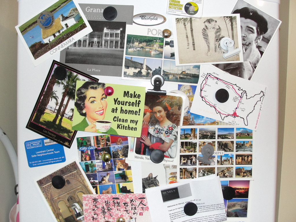 4 Keunggulan Postcard sebagai Media untuk Branding - Uprint.id