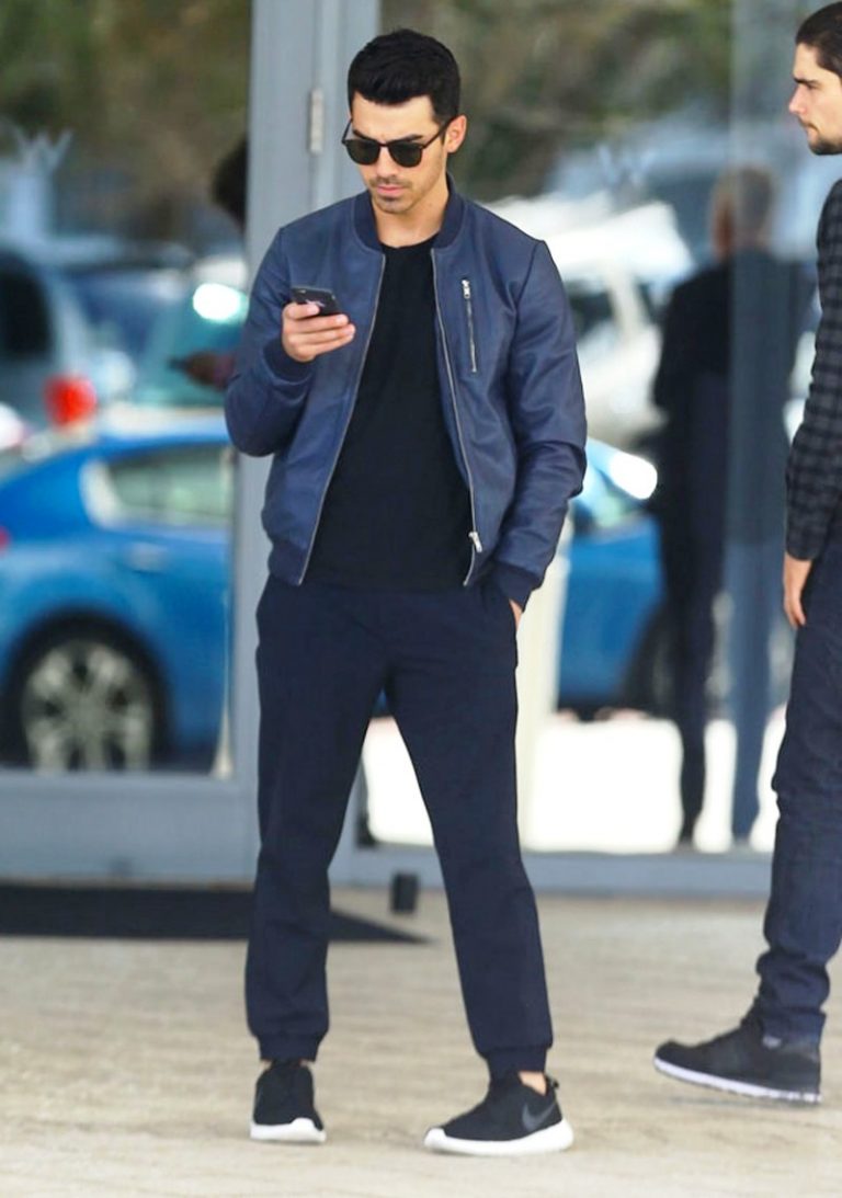 Macam-macam Jenis Jaket Pria yang Perlu Diketahui - Uprint.id