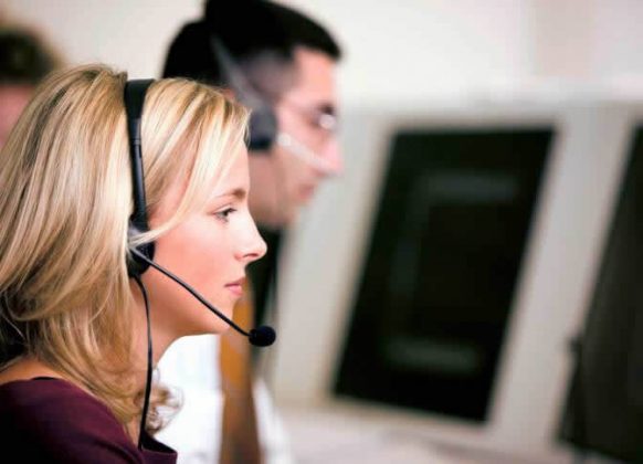 Tips Menjadi Customer Service yang Baik dan Disukai Konsumen - Uprint.id