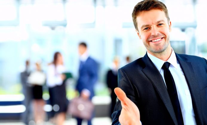 Tips Menjadi Customer Service yang Baik dan Disukai Konsumen - Uprint.id