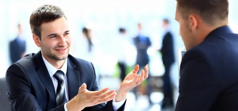 Tips Menjadi Customer Service yang Baik dan Disukai Konsumen - Uprint.id