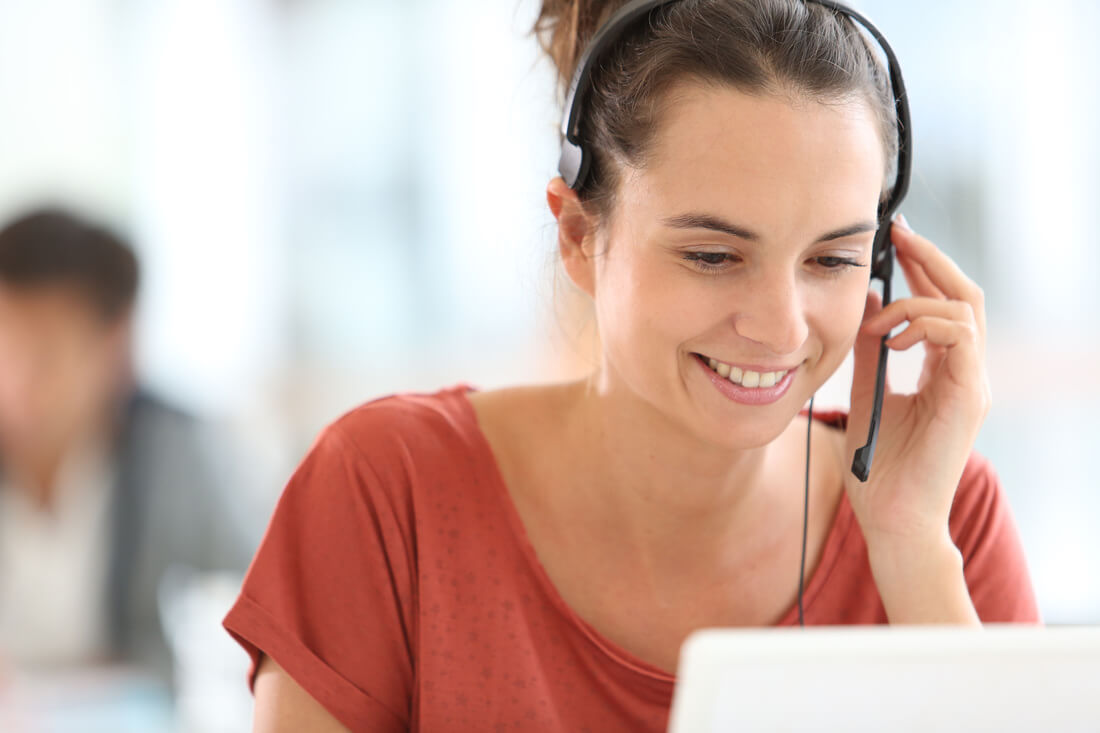 Tips Menjadi Customer Service yang Baik dan Disukai Konsumen - Uprint.id