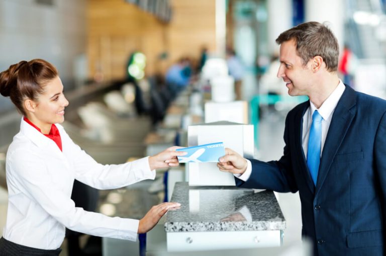 Tips Menjadi Customer Service yang Baik dan Disukai Konsumen - Uprint.id
