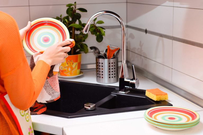 Tips Membuat Rumah Rapi dan Bersih Setiap Hari - Uprint.id