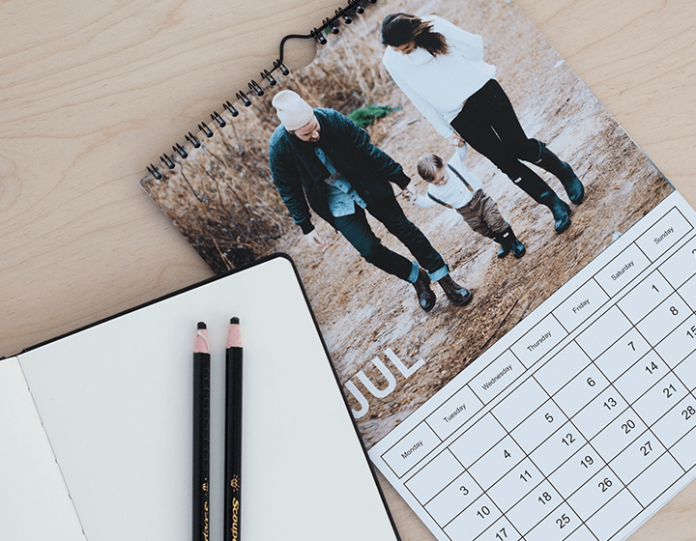 Desain Kalender Foto Untuk di Rumah - Uprint.id